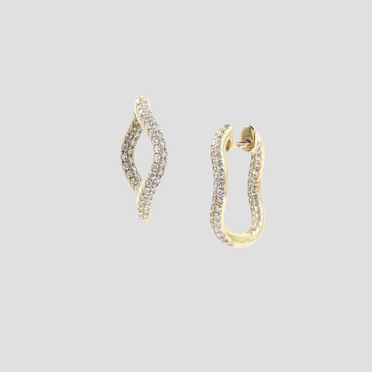 Bondeye | DOUBLE DMD PAVE HINGED WAVE HOOP-YG/DMD | FIVESTORYNY.COM ...